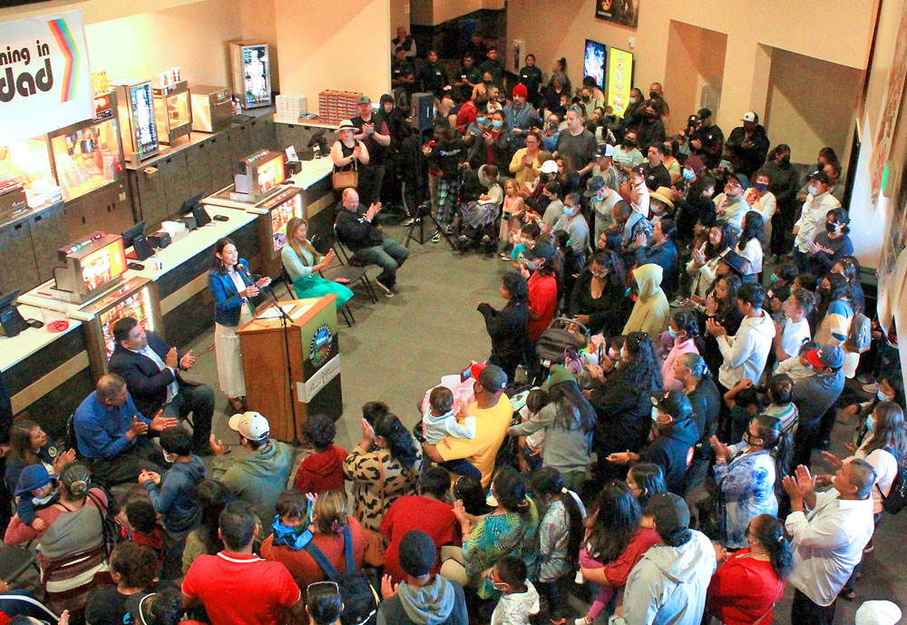 Soledad theater’s opening celebration draws hundreds of moviegoers ...